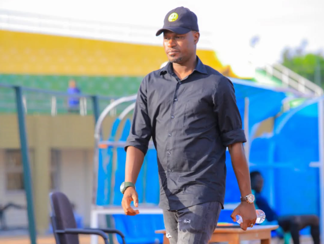 Amakuru agezweho mu mikino: Seninga yagaruwe mu kazi, Igura n’igurisha ...